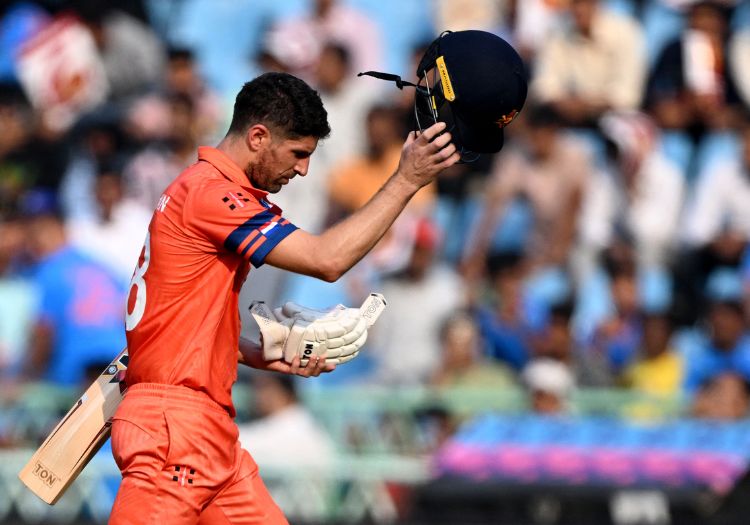 Ryan Cook: We'll keep trying to run between the wickets and value every ...