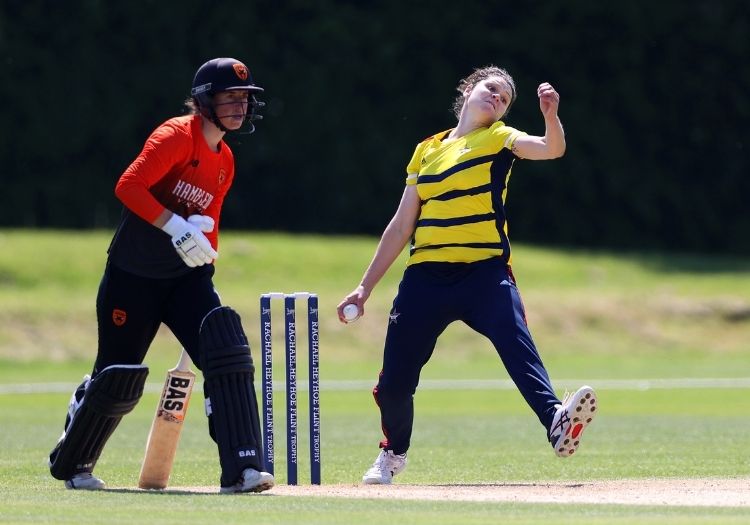 Charlotte Edwards Cup Essentials: Central Sparks v South East Stars ...