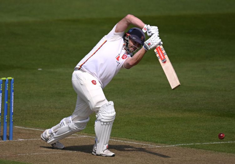 Jamie Smith weighs anchor to salvage Surrey a draw at Essex | The Cricketer
