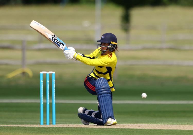 Tash Farrant's invention wins the day as South East Stars return to ...