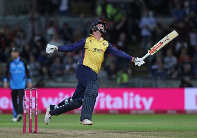 Simon Harmer puts finishing touches on day to remember as turning pitch ...