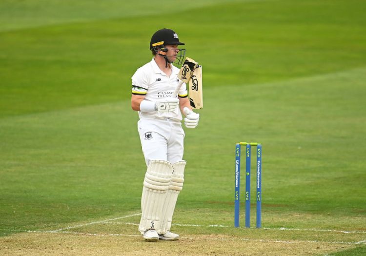 Classy Marcus Harris gives Gloucestershire a glimmer of hope | The ...