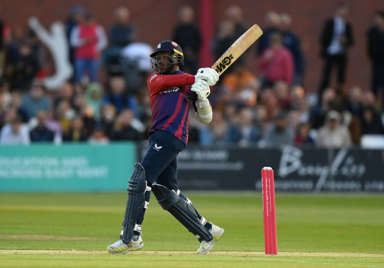Joe Denly downs Essex Eagles | The Cricketer