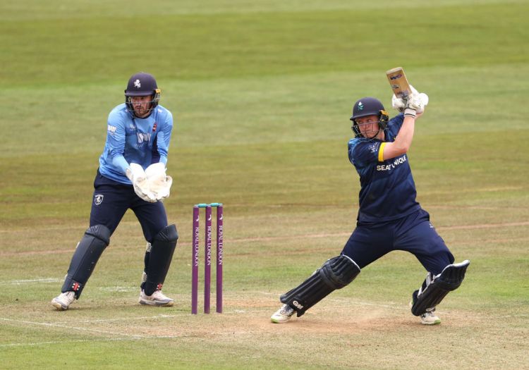 Grant Stewart is the hero with last-ball six as Kent see off Yorkshire ...