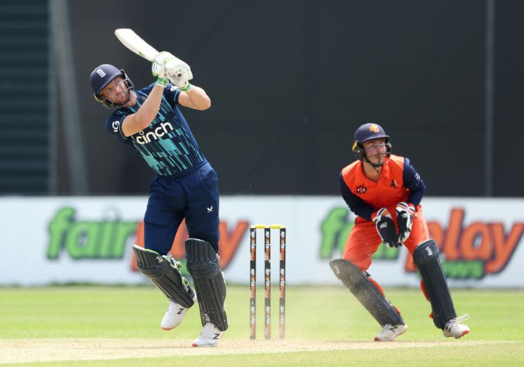 Matthew Mott waiting for the right time to put his stamp on England ...