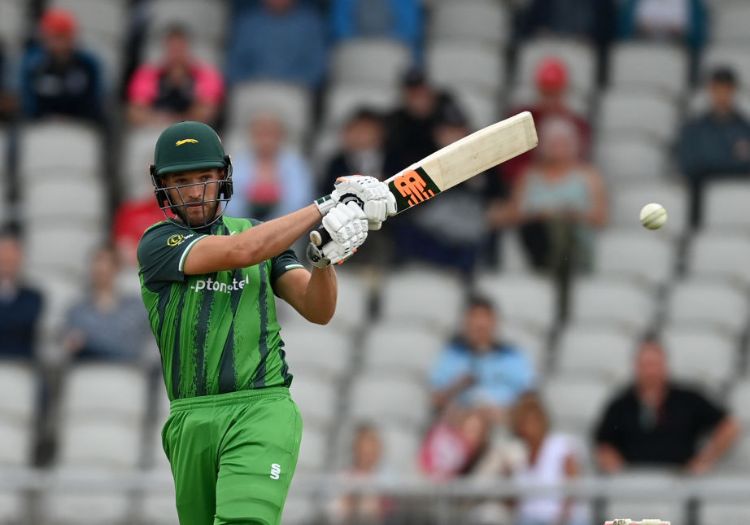 Yorkshire make it six in a row with eight-wicket win over ...