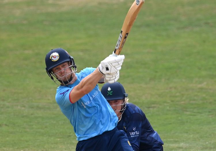 Royal London Cup: Grant Roelofsen knock guides Essex to third straight ...