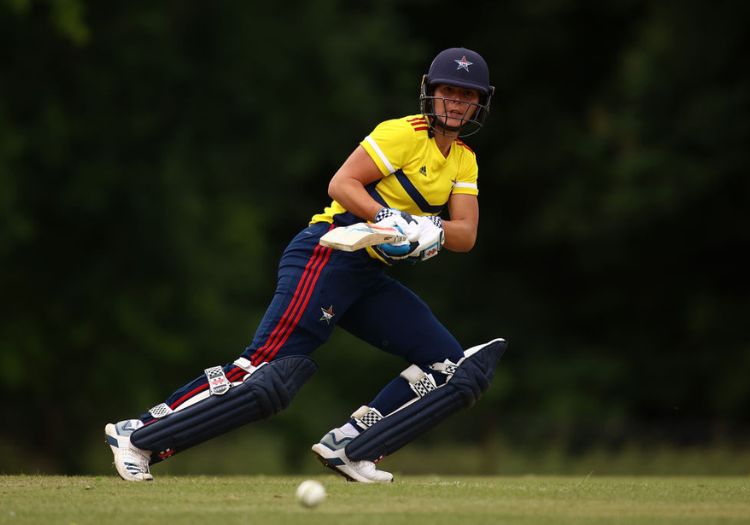 South East Stars overwhelm Central Sparks as Chloe Brewer leads the way ...