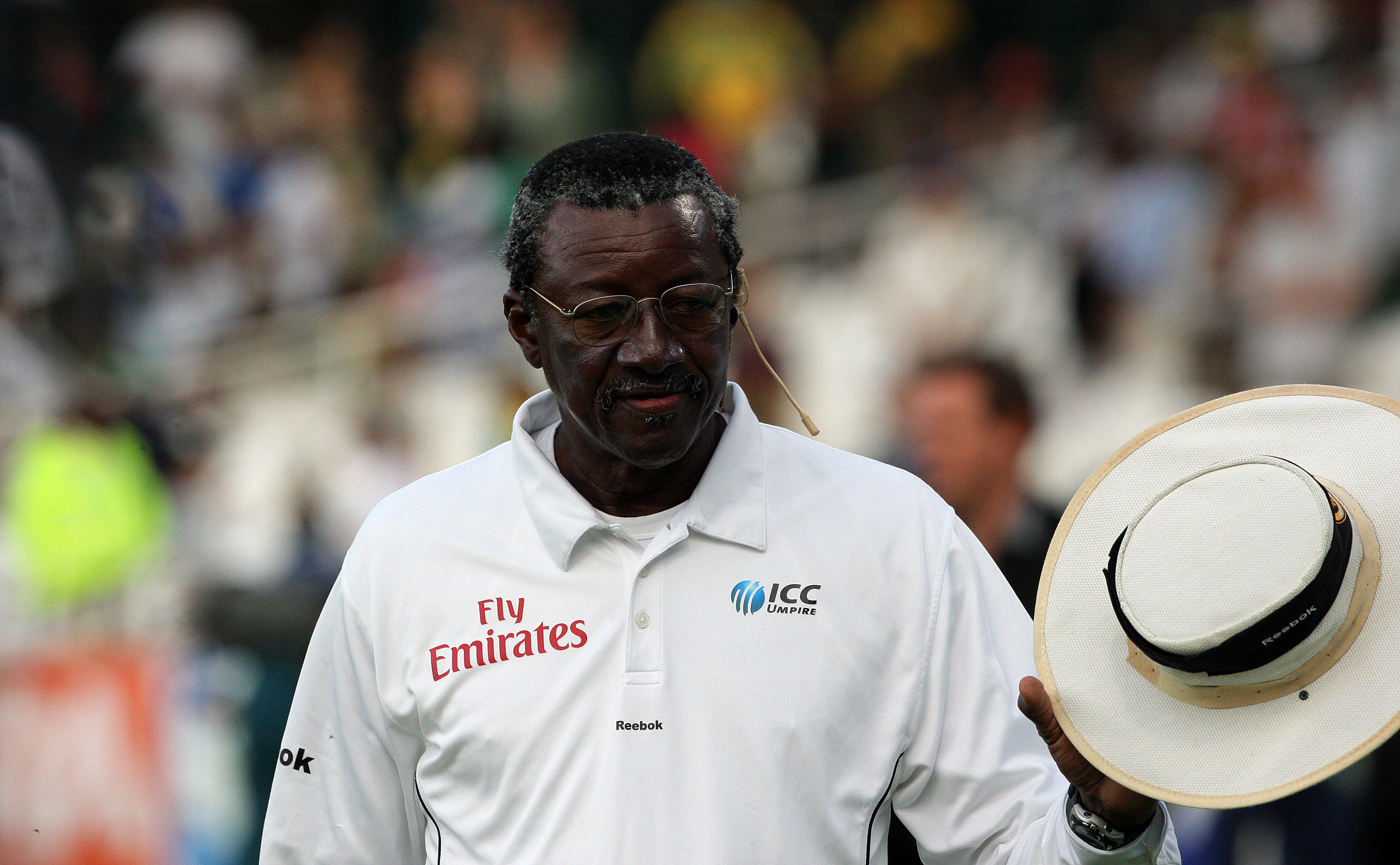 'That's not Steve Bucknor': Legendary umpire at the heart of cricket in ...