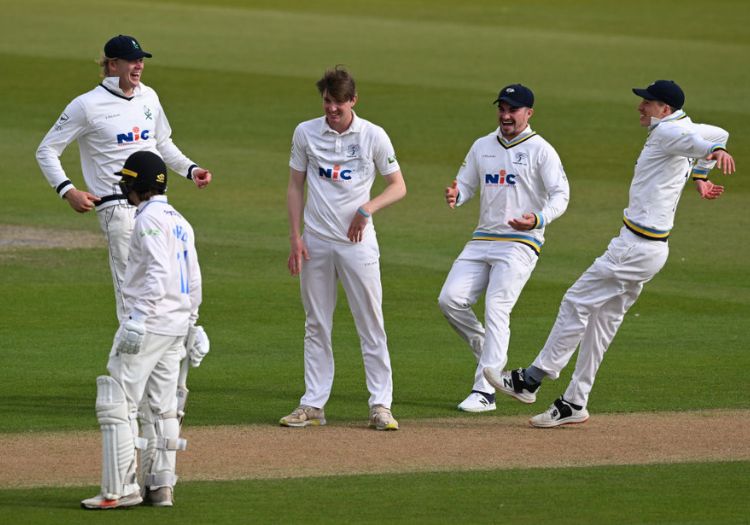 Tom Alsop stabilises Sussex to leave Yorkshire playing catchup on the ...