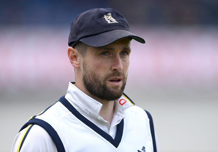 County Championship Division One roundup: Jamie Smith gives Surrey ...