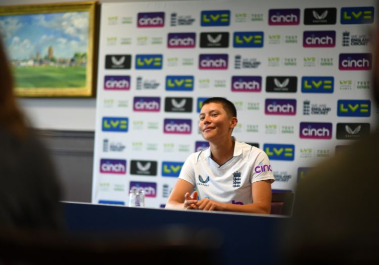 Issy Wong renders long day worthwhile | The Cricketer